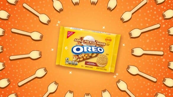 New Oreo Flavor, Reviewed! Apple Pie a la Mode Oreos Might Be the Best ...